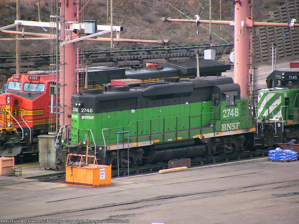 BNSF 2748